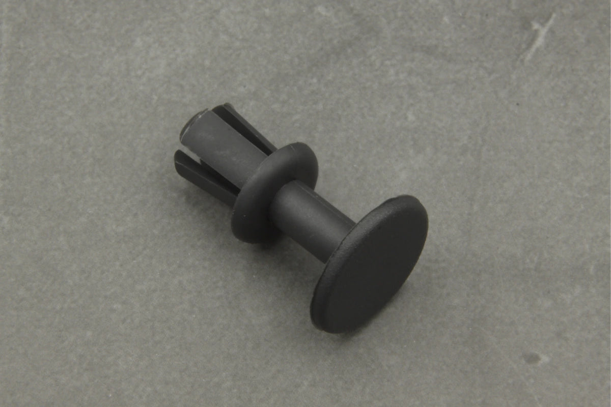 Clamp for Side Trim - 51131876128 - BMW E30 – Bavarian Speed Shop