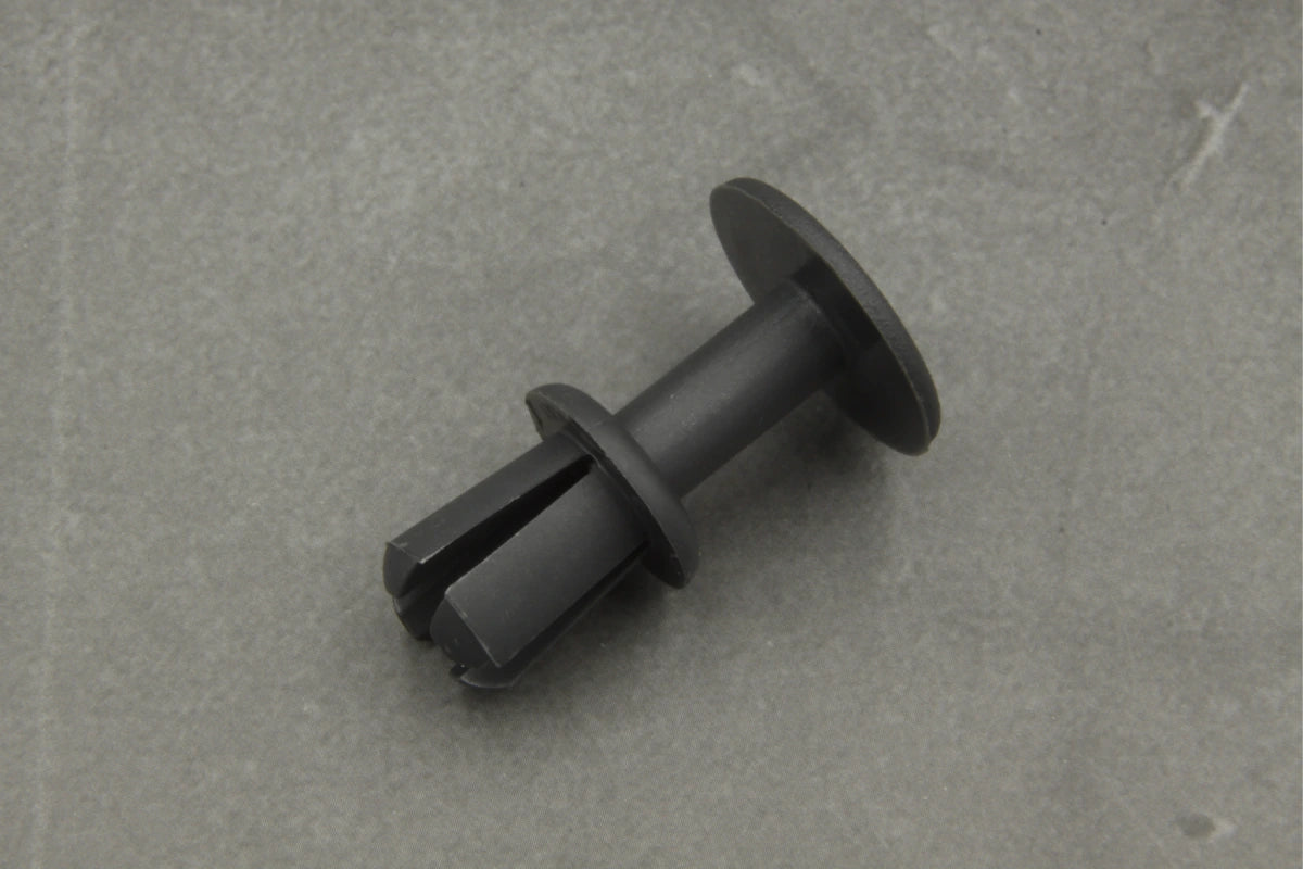 Clamp for Side Trim - 51131876128 - BMW E30 – Bavarian Speed Shop